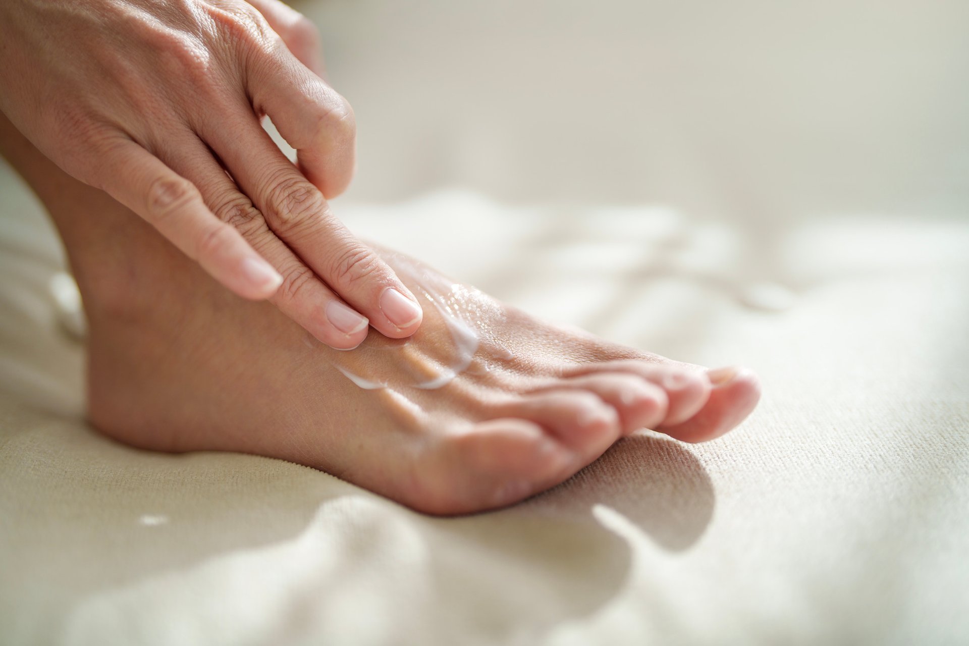 Was hilft wirklich bei Ausschlag am Fuss? | La Roche Posay